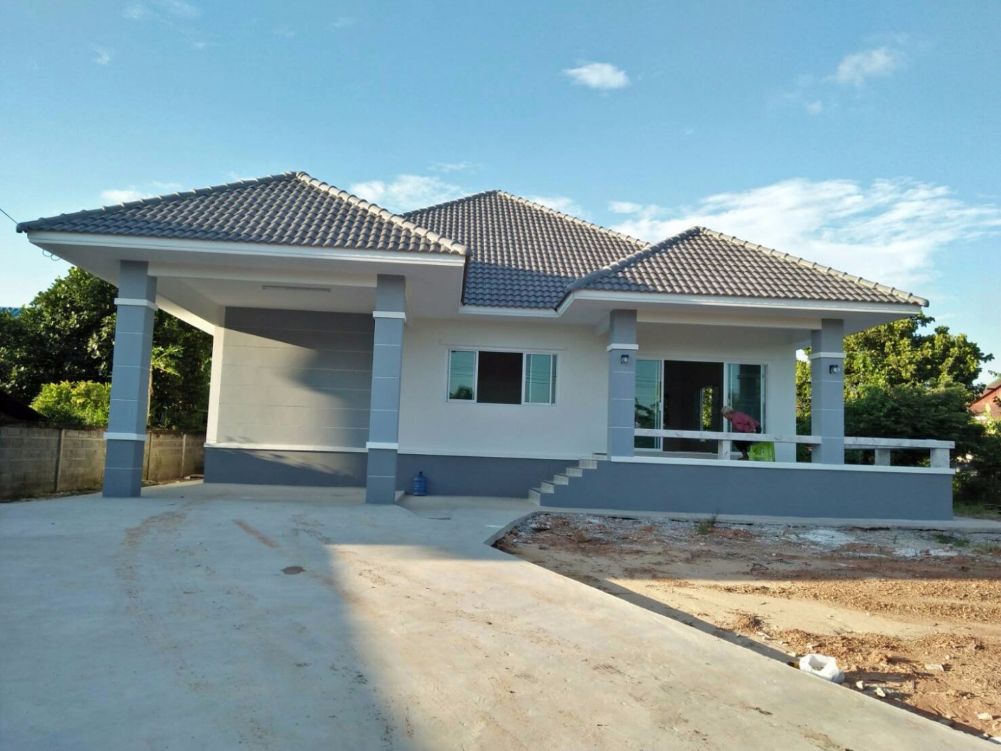ก่อสร้าง บ้านชั้นเดียว ทรงนิยม โดย dd house home builder center | กาฬสินธุ์