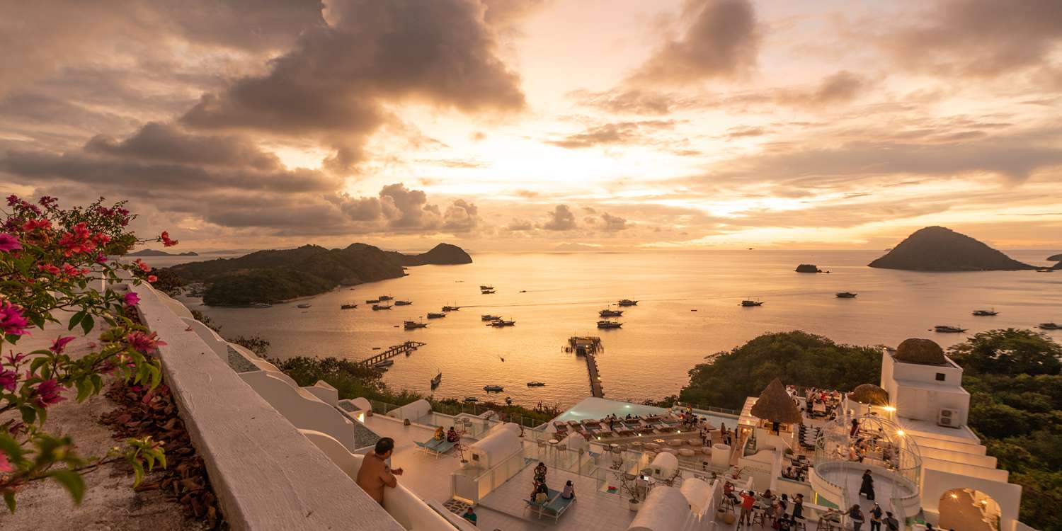 Loccal Collection Hotel Komodo