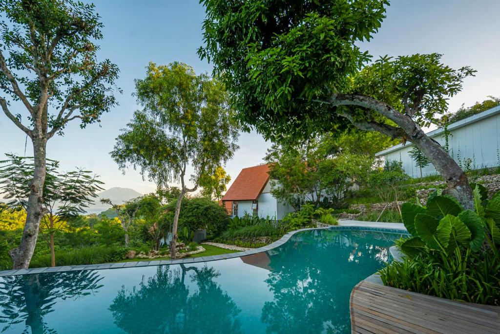 Deep Roots Dive & Yoga Resort