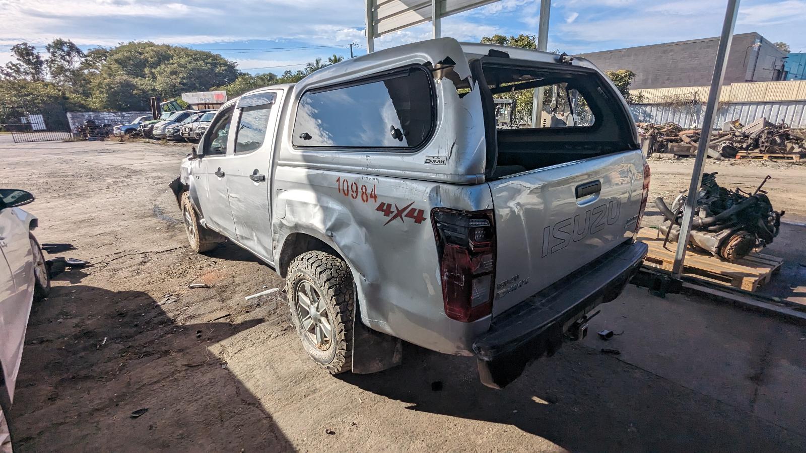 Left Indicator/Fog/Side Dmax Isuzu 2014