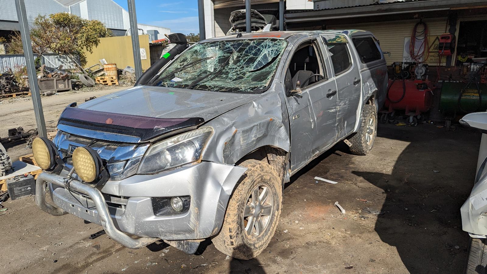 Left Indicator/Fog/Side Dmax Isuzu 2014