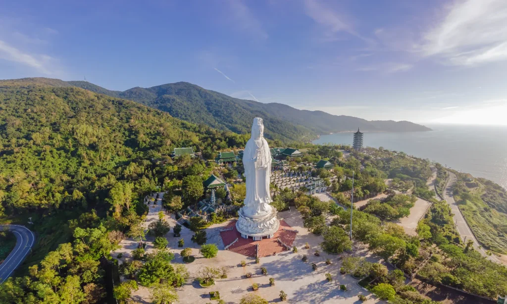 24 địa điểm du lịch tâm linh nổi tiếng nhất Việt Nam