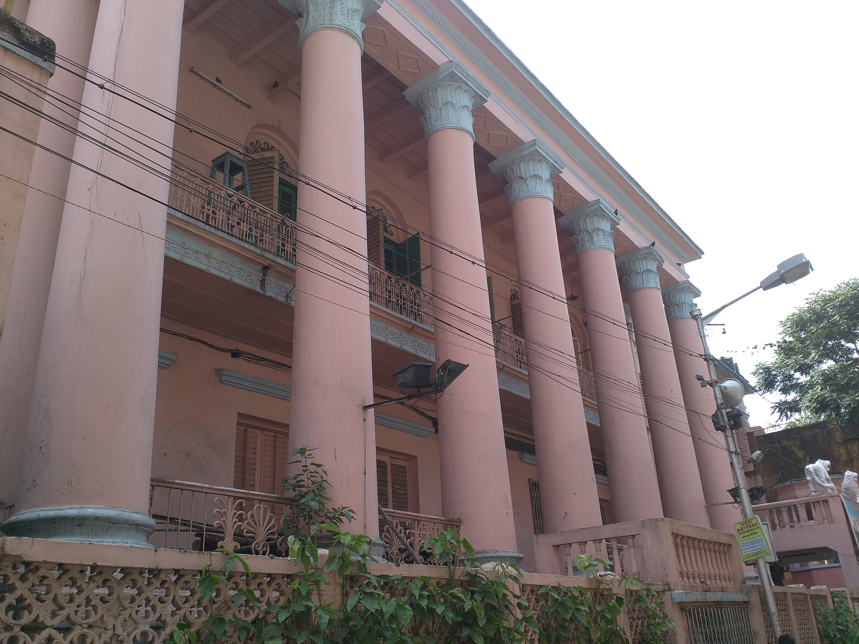 The grand courtyard houses of Kolkata : A story of opulence and decay ...