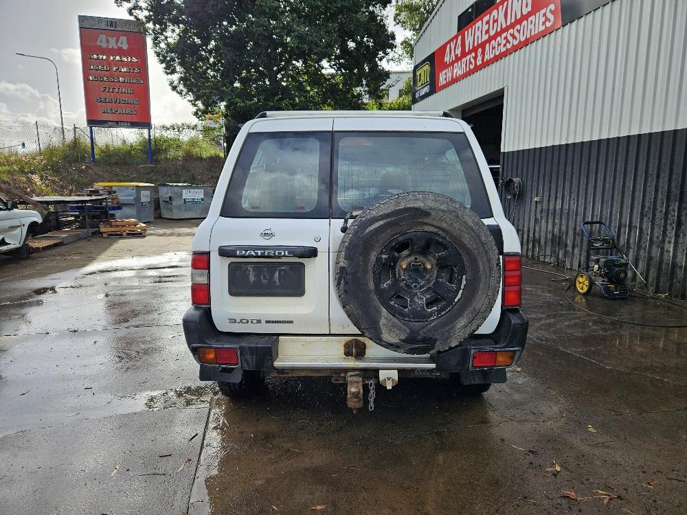 Rear Bumper Patrol Nissan 2001