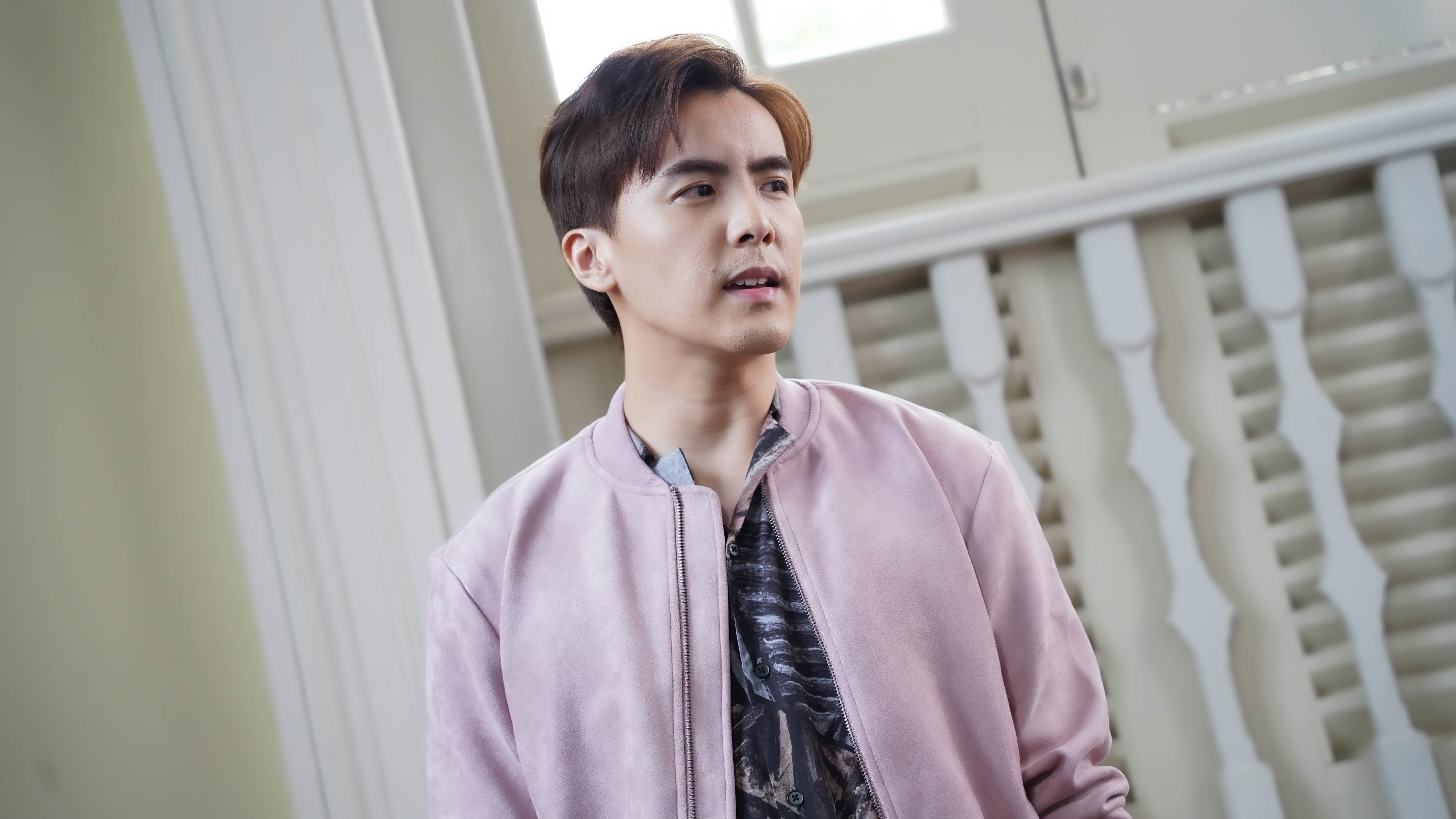 Derrick Hoh puts R&B twist on Xinyao classic, ‘写一首歌给你’ by Liang Wern