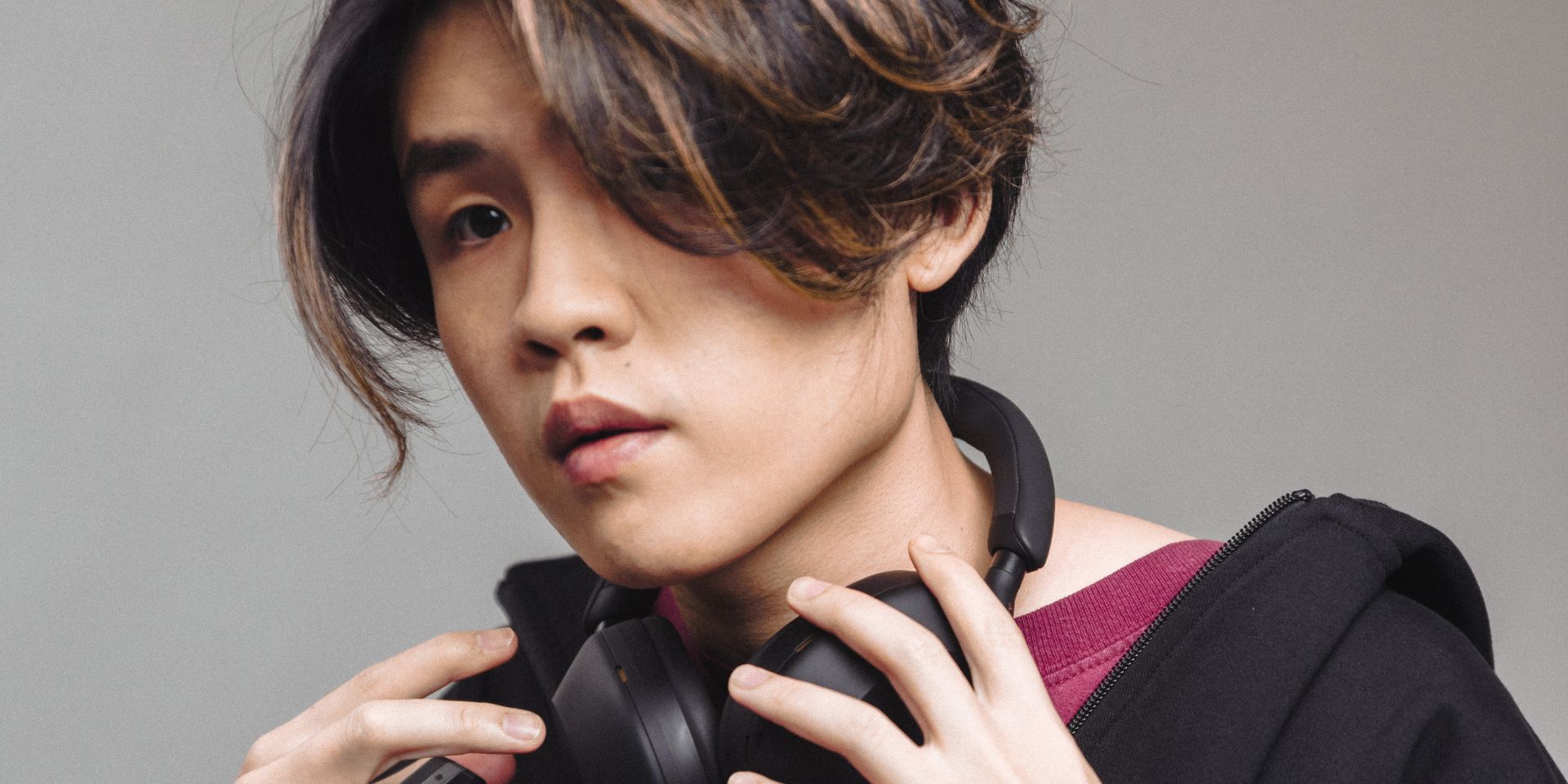 Singaporean singer-songwriter Gentle Bones signs with Warner Music