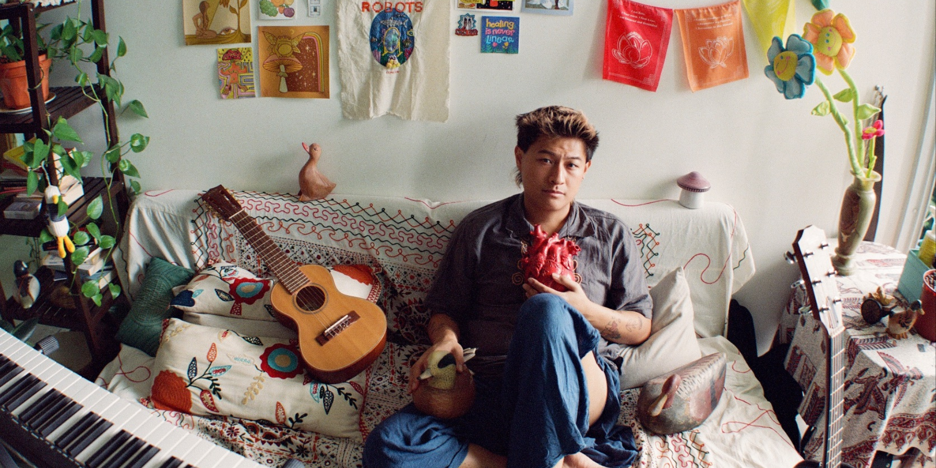 Singer-songwriter lewloh unveils wistful new single, ‘loose ends’