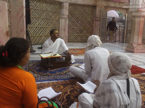 Samaj Gayan in front of Swami Haridas Ji's Samadhi in Nidhivan