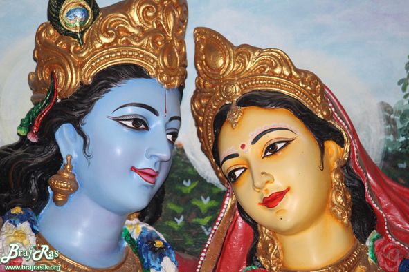 Side closeup of Shri Radha Krishna at Rangeeli Mahal - Barsana