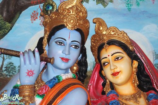 Closeup view of Shri Radha Krishna at Rangeeli Mahal - Barsana