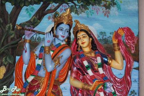 Nice darshan at evening of Shri Radha Krishna at Rangeeli Mahal - Barsana