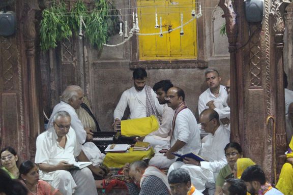 Samaj Gayan at Shri Radha Vallabh Temple Vrindavan