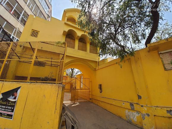 Entrance gate of Shri Radha Tila in Vrindavan.