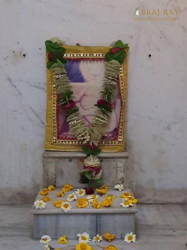Darshan of Bhajan place of Shri Vanshi Ali Ji at Lalit Kunj, Vrindavan.