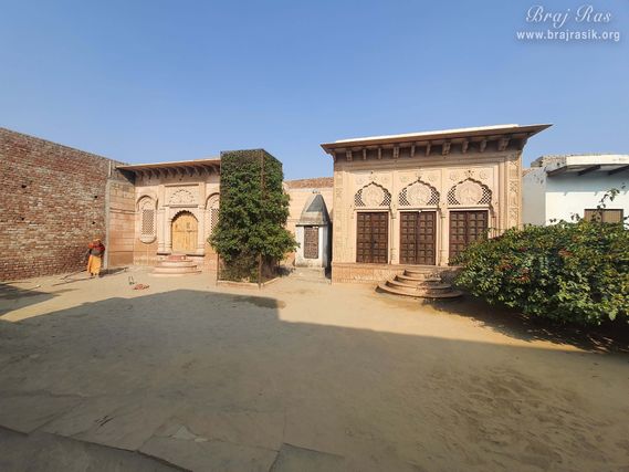 Purana Phatak Nidhivan - Shri Mohini Bihariji, Vrindavan