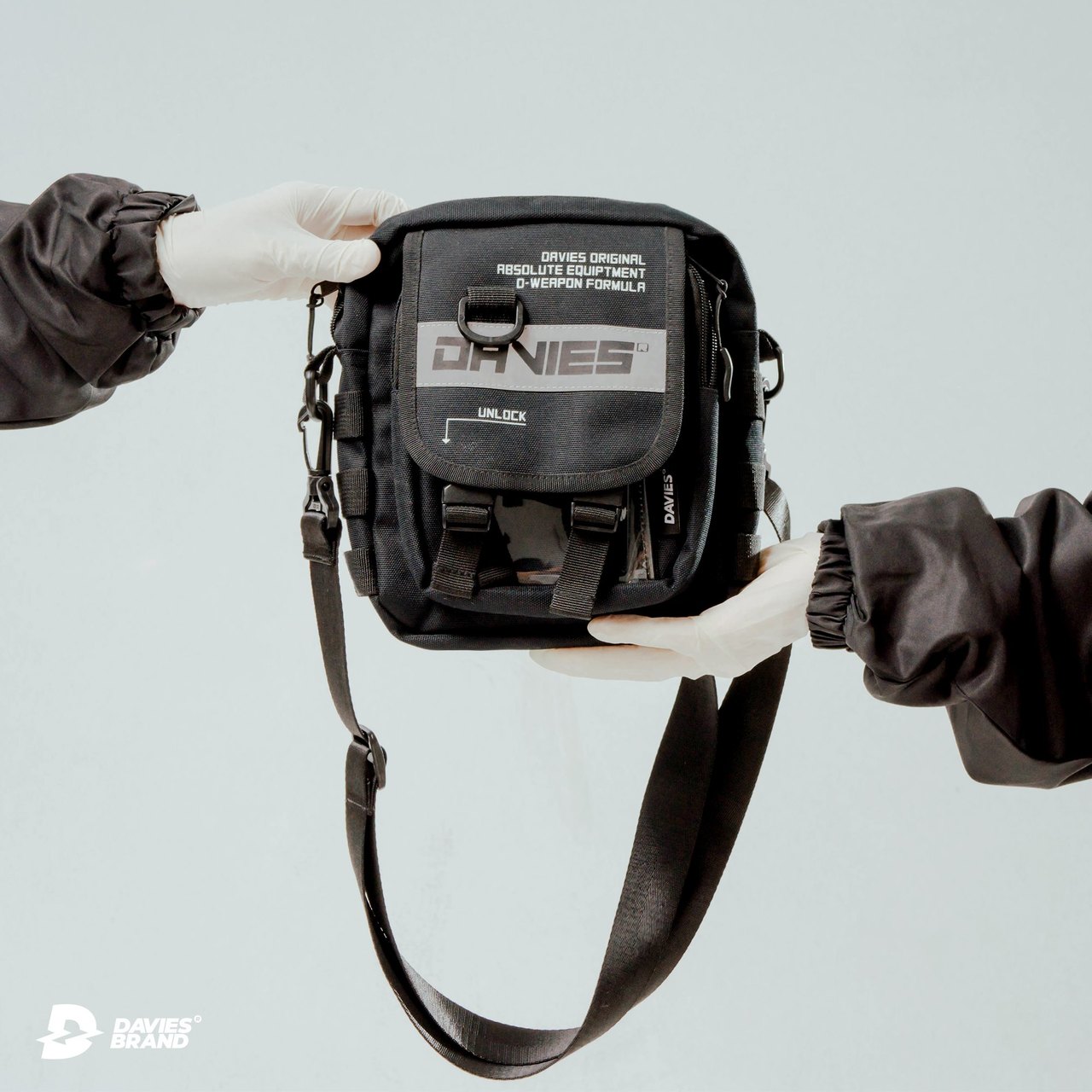 Túi đeo chéo streetwear - điểm nhấn cá tính cho set đồ local brand