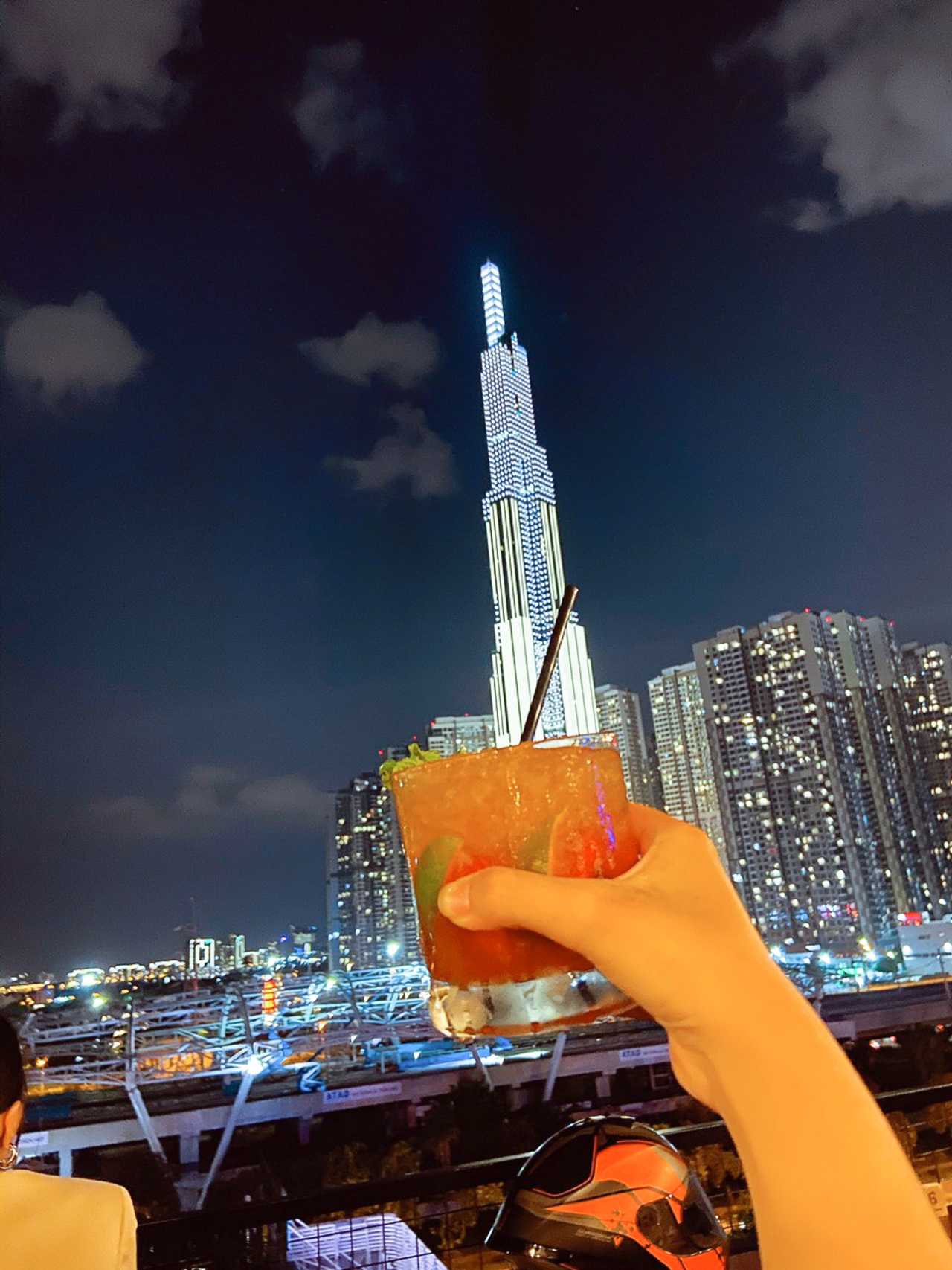 Hãy CHILL 1 lần tại Vi Vu Rooftop Bình Thạnh cùng phóng tầm nhìn ...