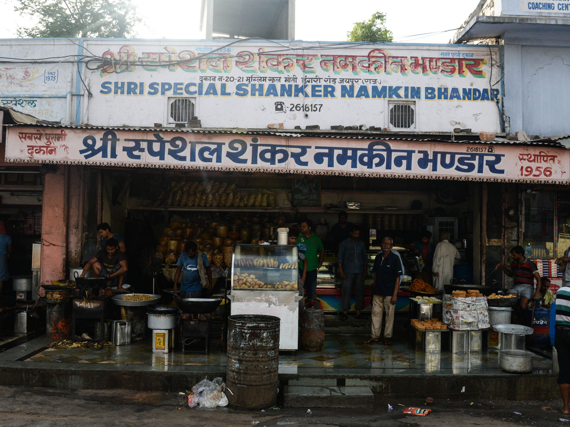 Shankar ka Samosa, Shree Special Shankar Namkeen Bhandar, Jaipur -Taste ...