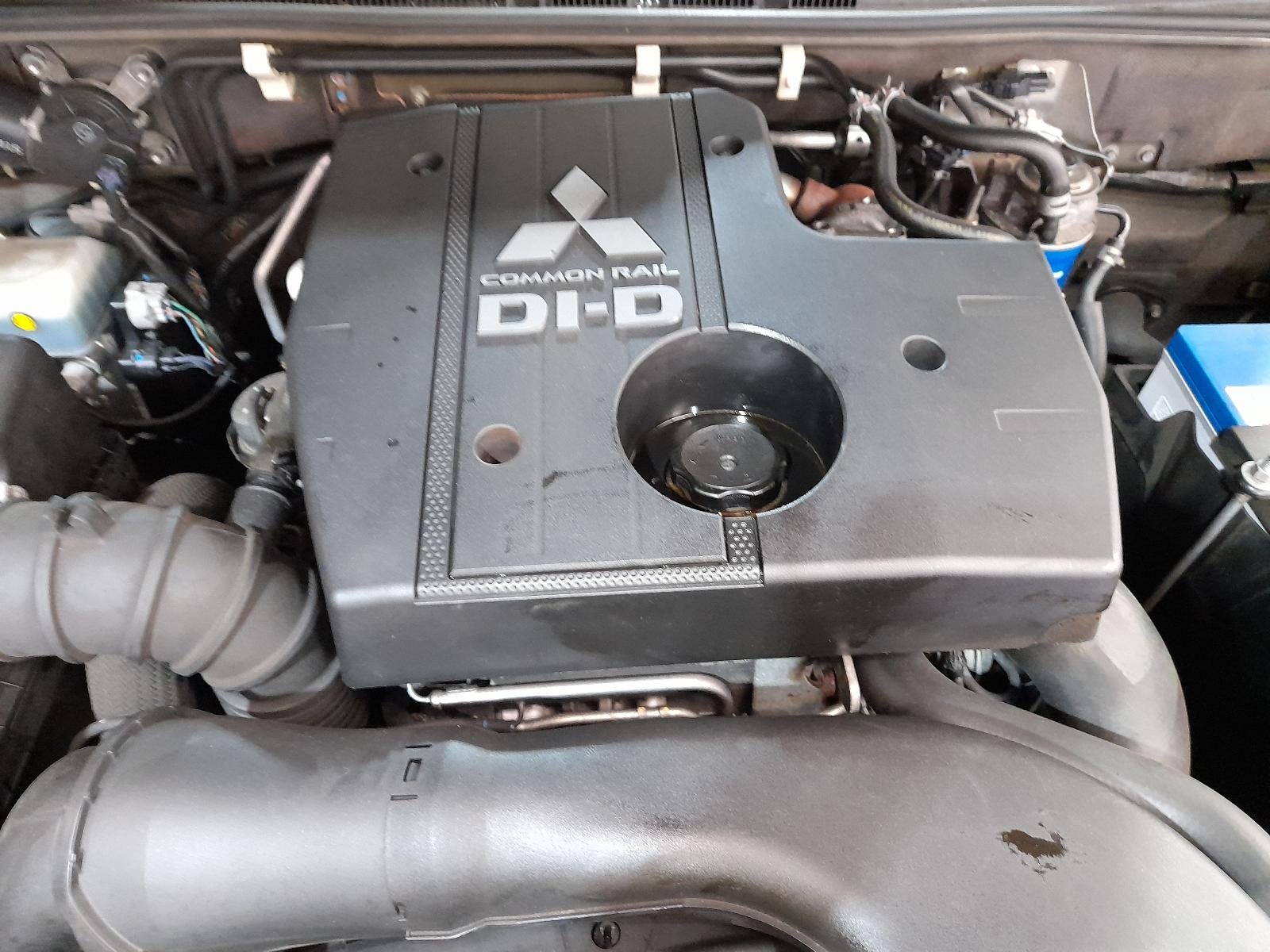 pajero 2010 engine