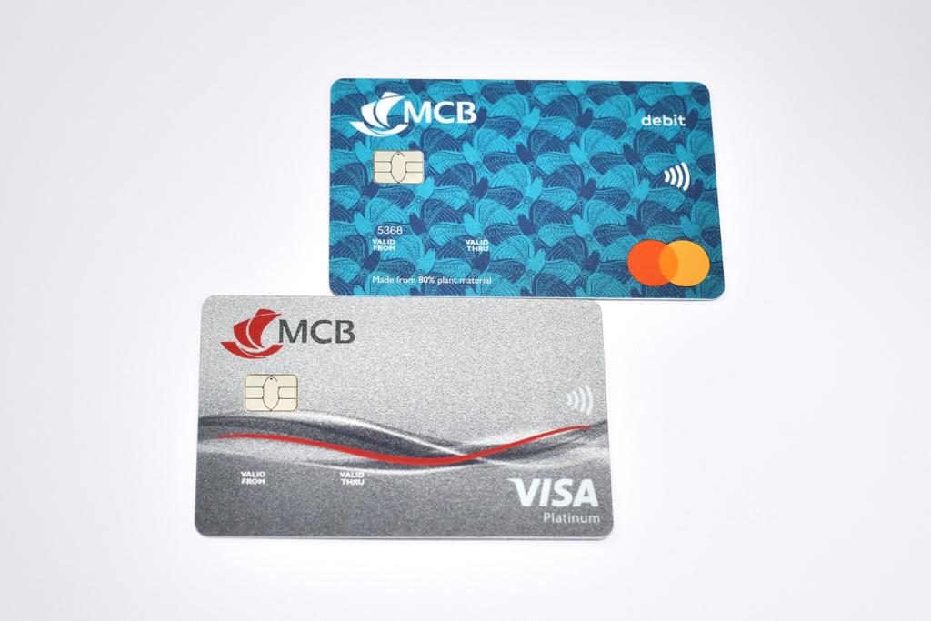 La MCB déploie ses nouvelles cartes de débit écologiques - Le Mauricien