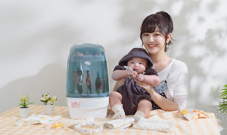 媽媽必備育兒用品之一”nacnac觸控式消毒烘乾鍋T1特仕版” | 嬰兒與母親