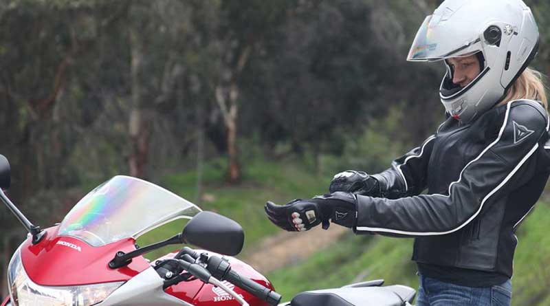 15 Cara Menjadi Pengendara Motor yang Baik di Jalan Raya | Bersosial.com