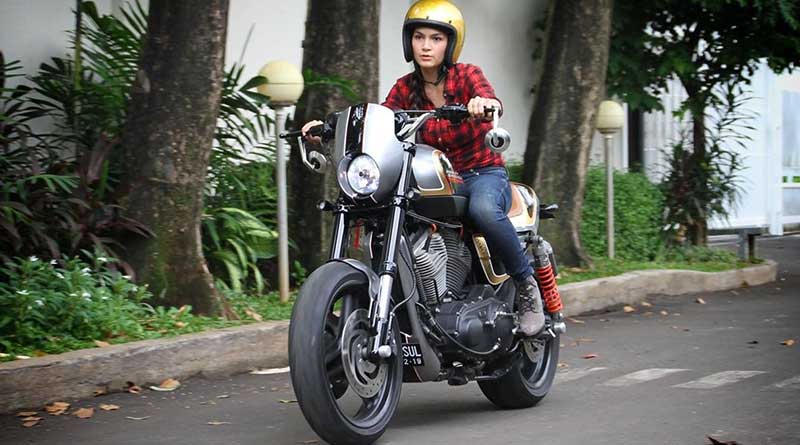 5 Selebriti Indonesia Hobi Motor Klasik, Bisa Jadi Inspirasi Nih! | KASKUS