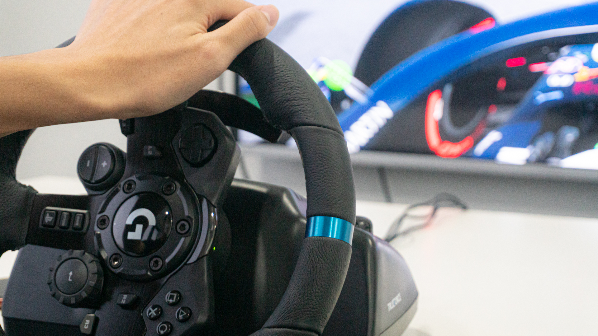 Review: Logitech G923 Racing Wheel and Pedals- Mastering The Force ...