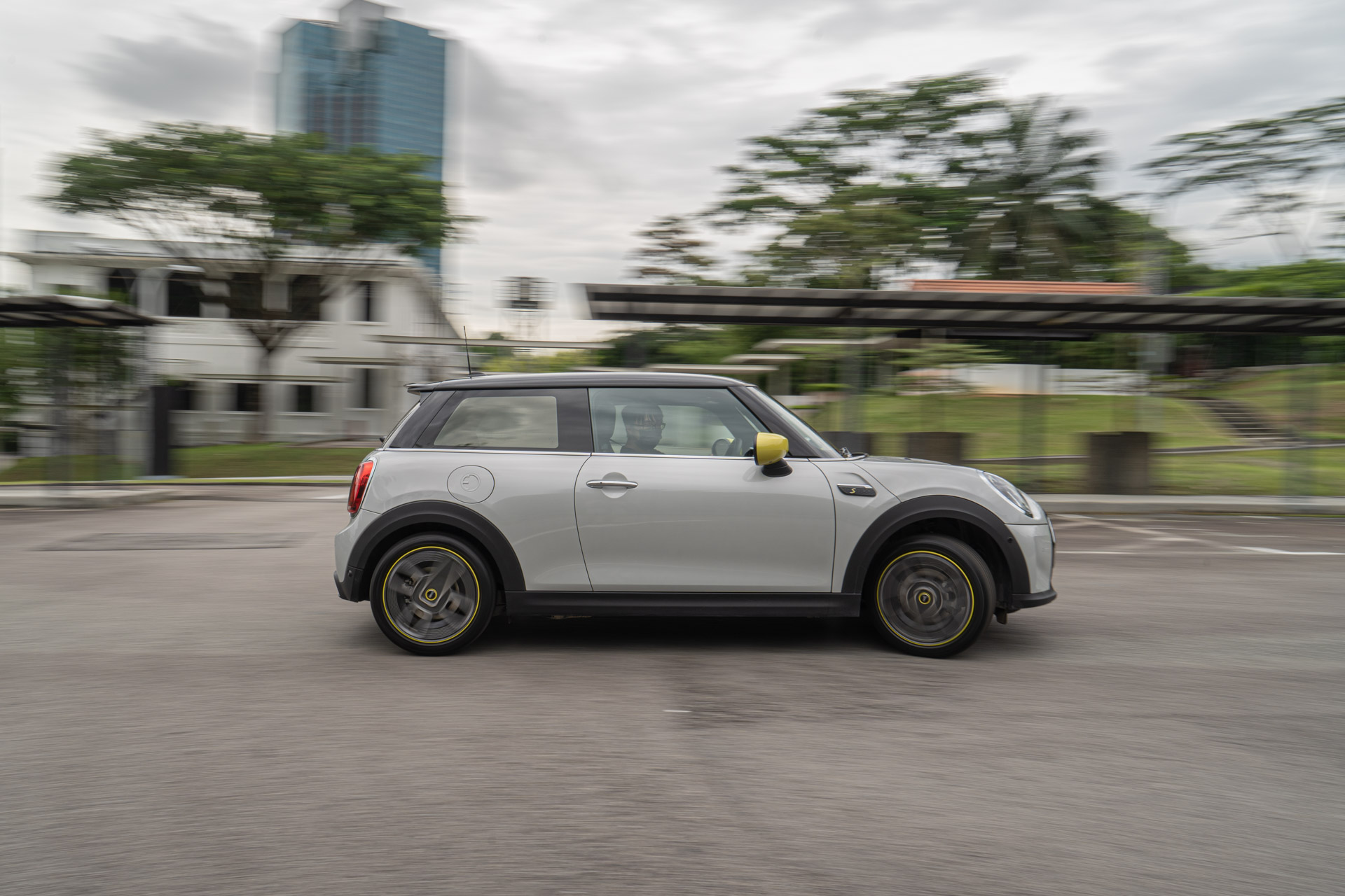 mReview: 2021 MINI Electric LCI 2 - The Electrifying Hyper-Speed Hatch ...