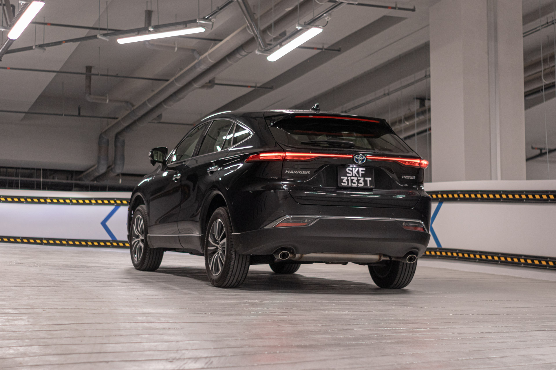 mReview: Toyota Harrier - Practical, Spacious & Affordable Indulgence ...