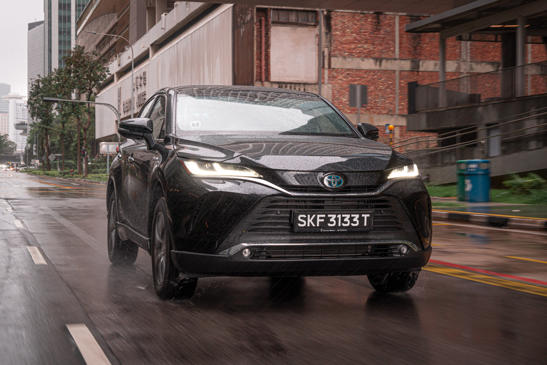 mReview: Toyota Harrier - Practical, Spacious & Affordable Indulgence ...