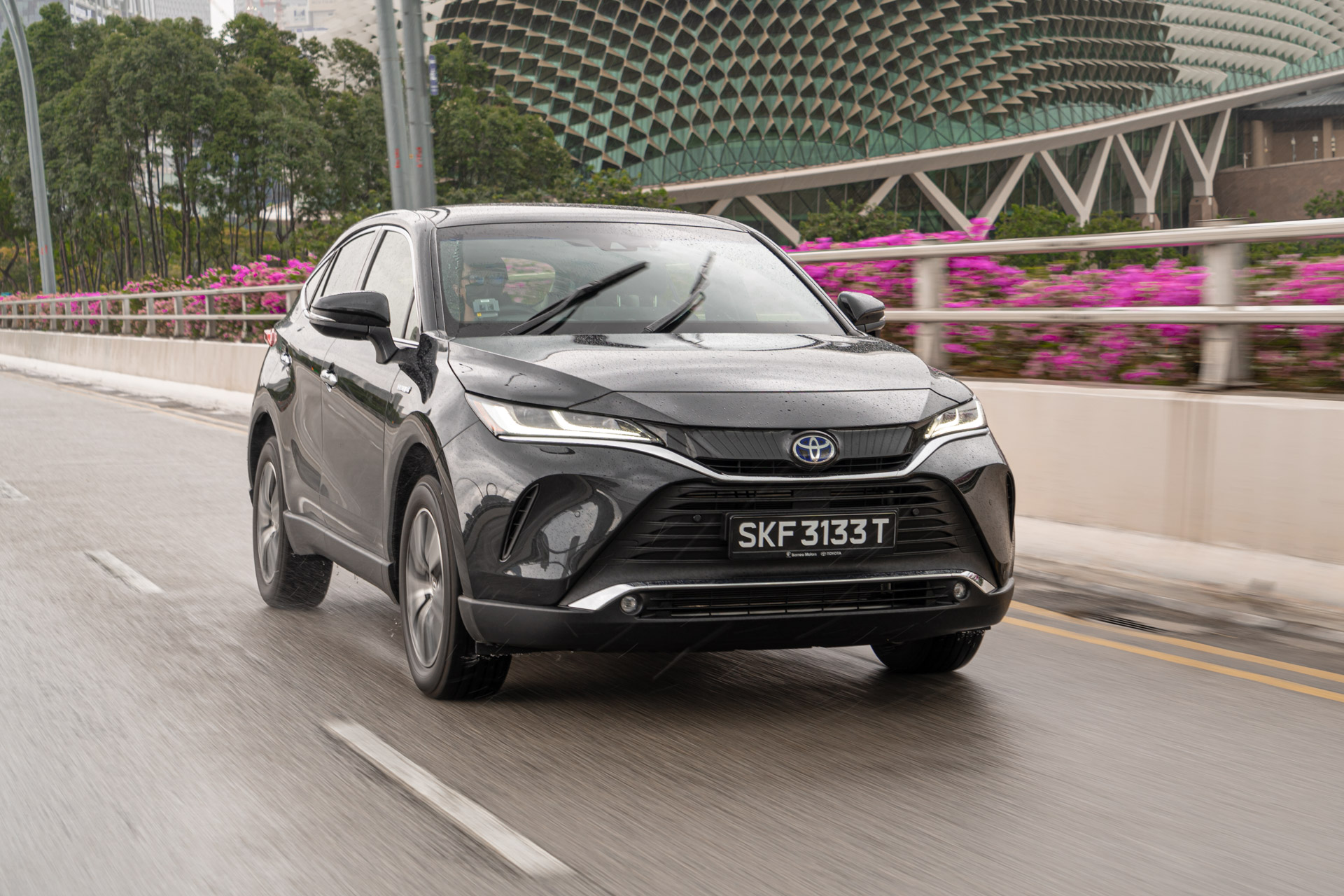 mReview: Toyota Harrier - Practical, Spacious & Affordable Indulgence ...