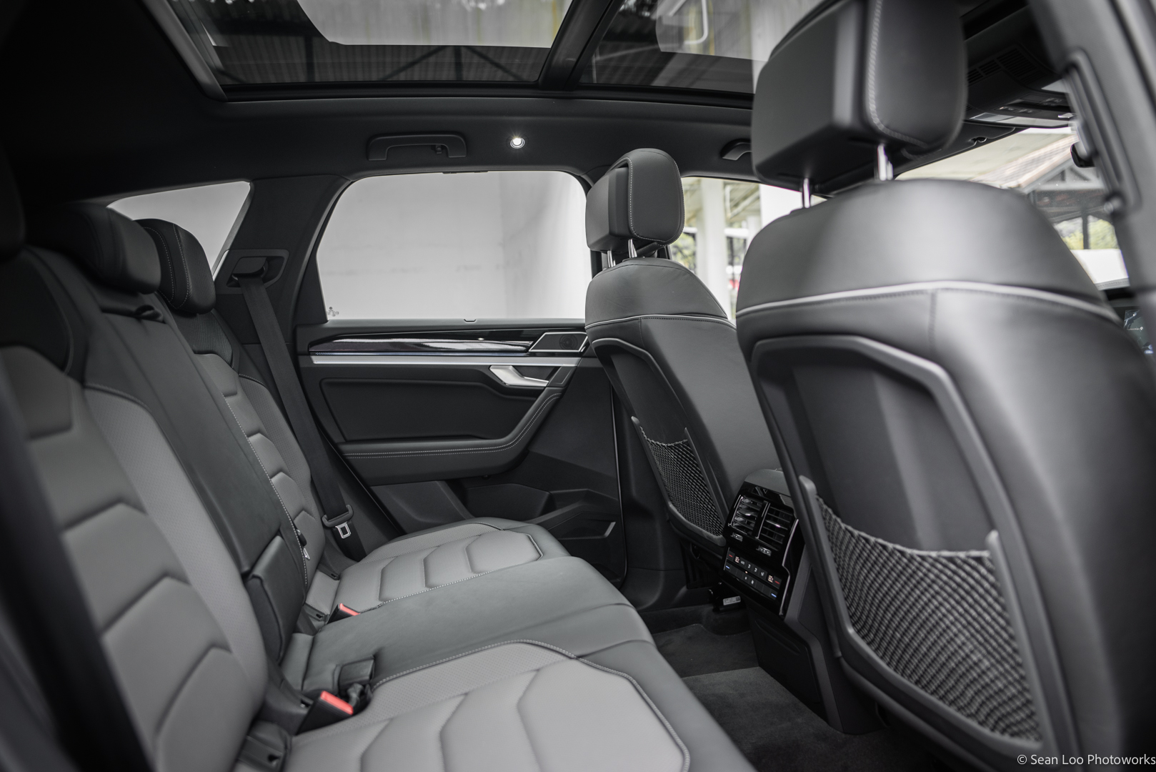 mReview: Volkswagen Touareg R-Line - Distilled German Luxury | Articles ...