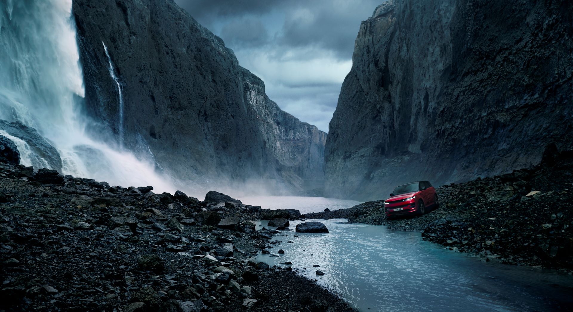 New Range Rover Sport Unveiled With Epic Dam Spillway Climb | Articles ...