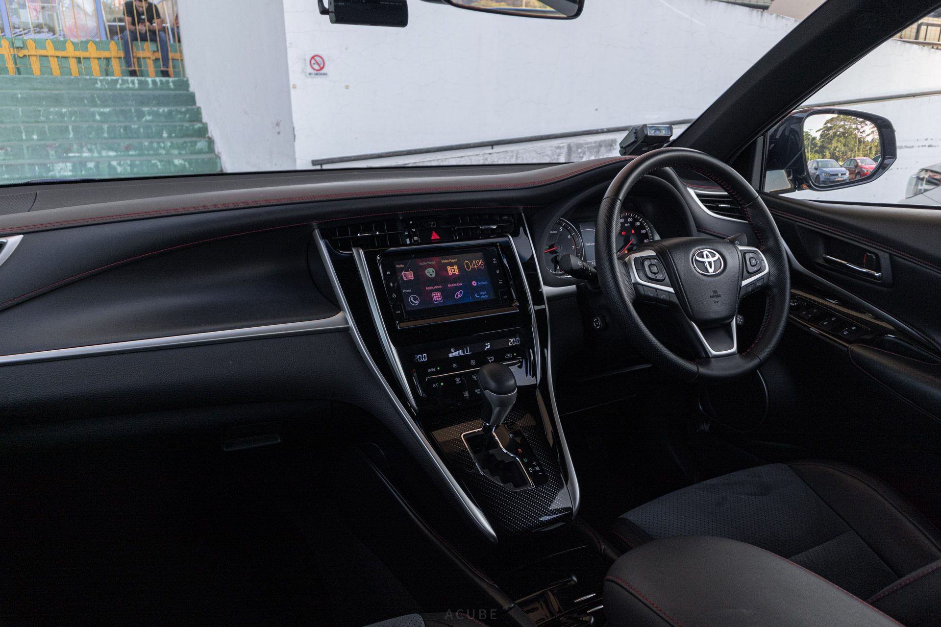 Motorist Car Buyer's Guide: Toyota Harrier Turbo | Articles | Motorist Singapore