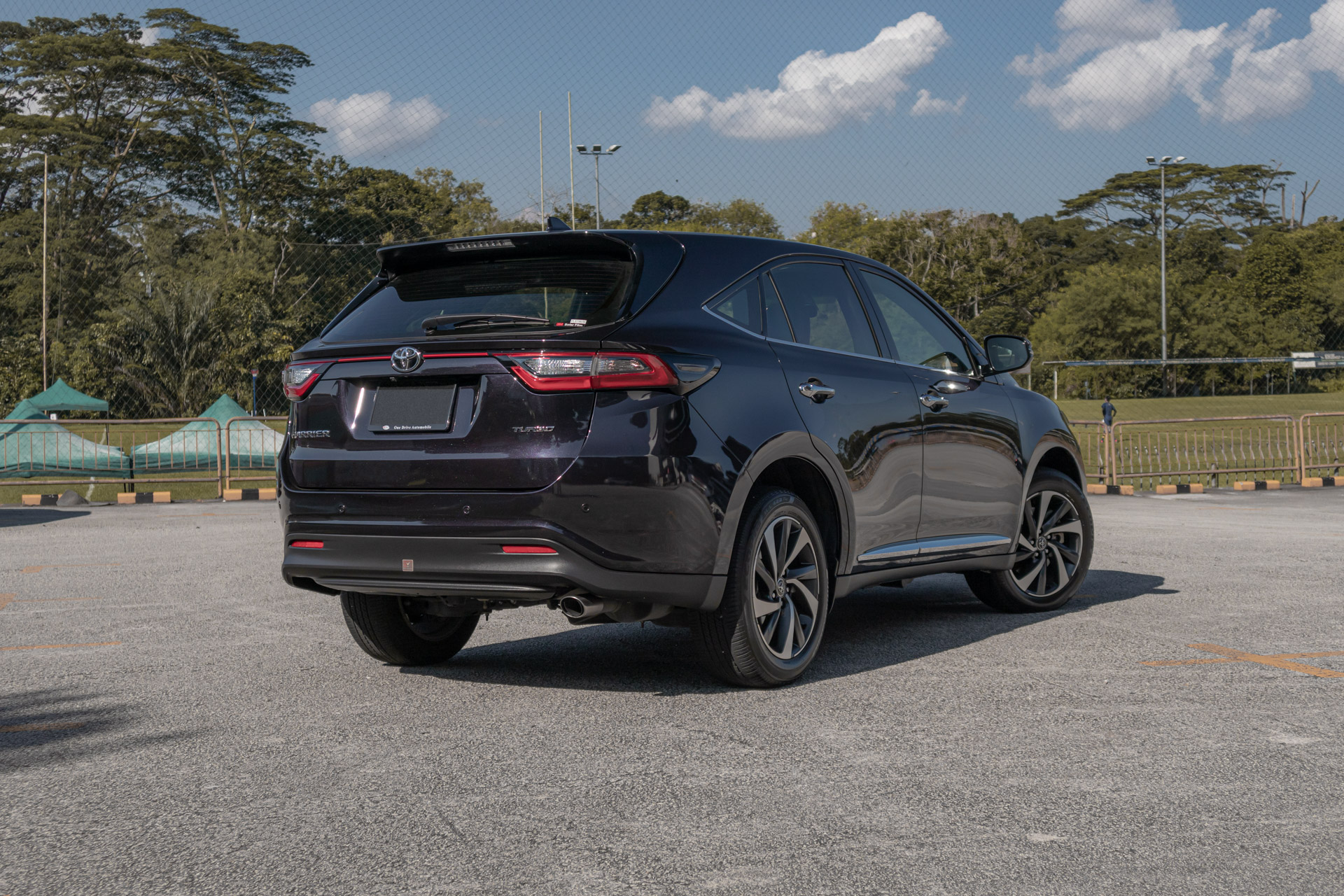 Motorist Car Buyer's Guide: Toyota Harrier Turbo | Articles | Motorist ...