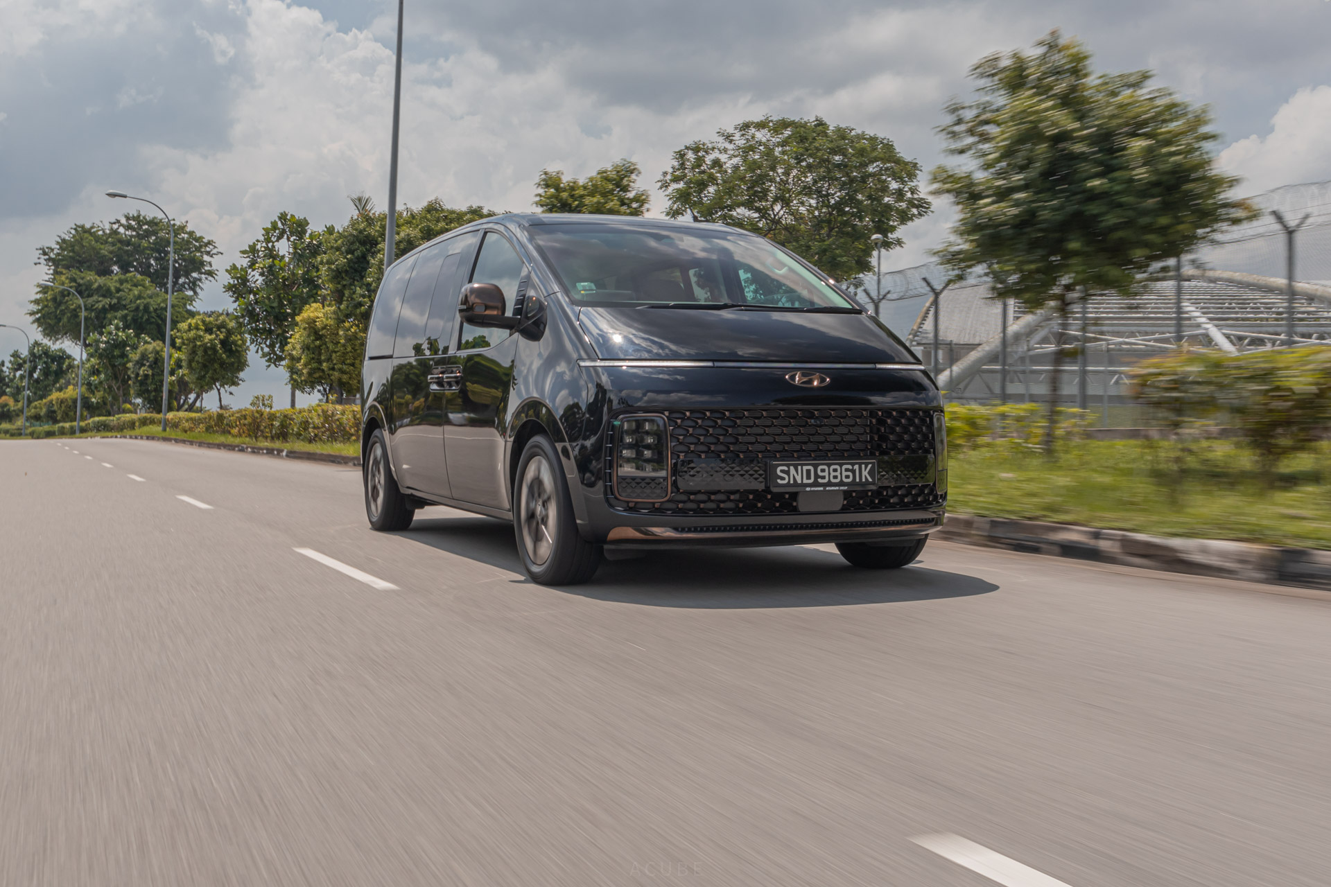 mReview: 2022 Hyundai Staria 3.5 V6 - Basically Noah's Ark On Wheels ...