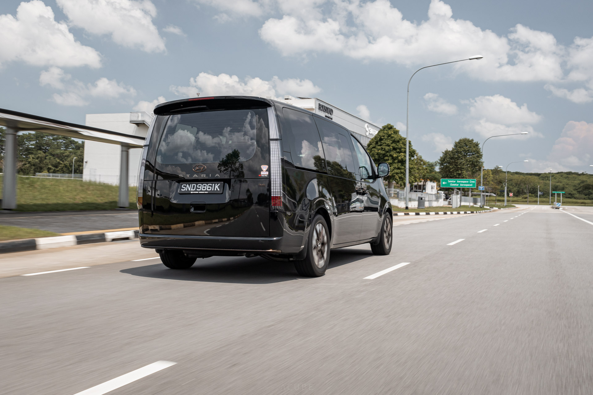 mReview: 2022 Hyundai Staria 3.5 V6 - Basically Noah's Ark On Wheels ...