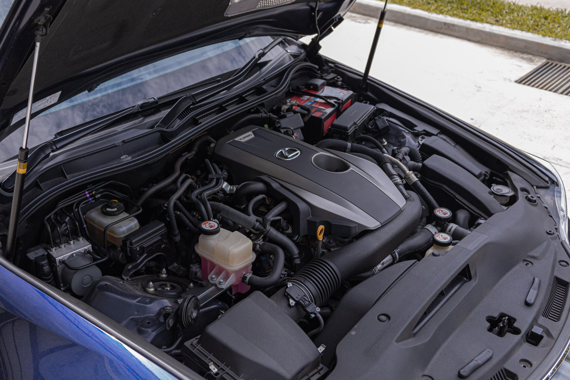 Motorist Car Buyer's Guide: Lexus IS200t | Articles | Motorist Singapore