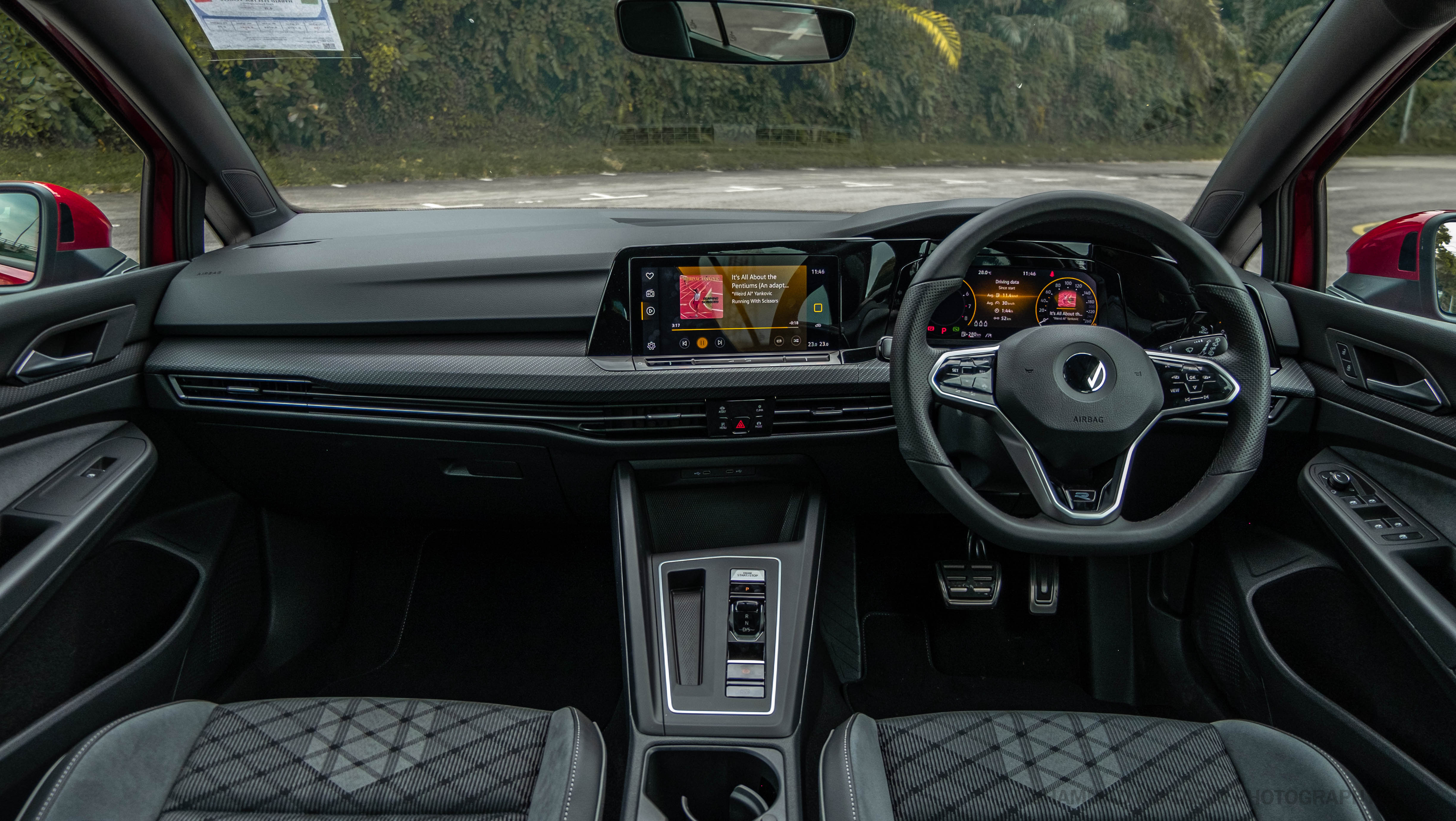 mReview: Volkswagen Golf 1.5 eTSI R-Line - Almost a Hole-in-One ...