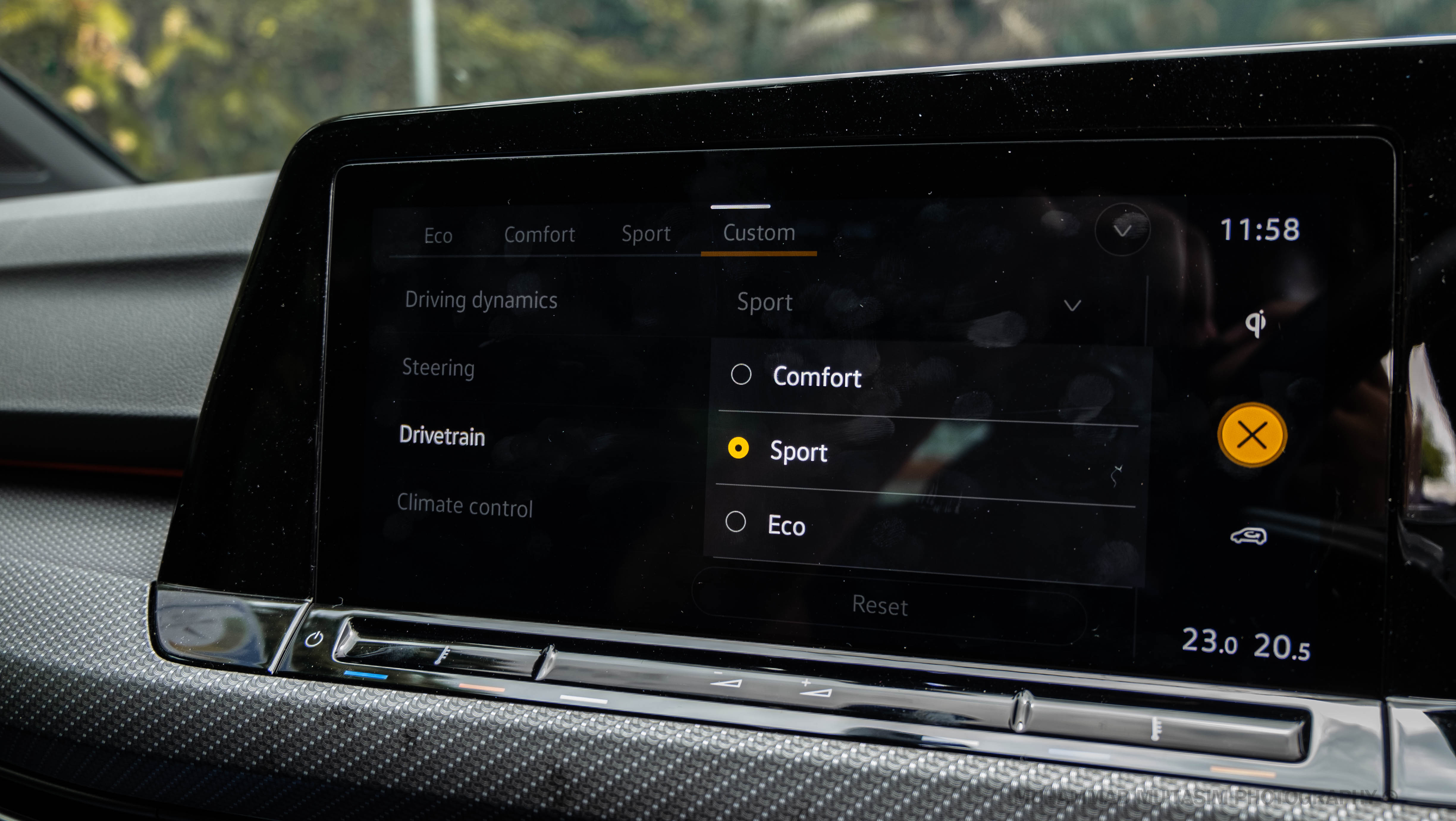 mReview: Volkswagen Golf 1.5 eTSI R-Line - Almost a Hole-in-One ...