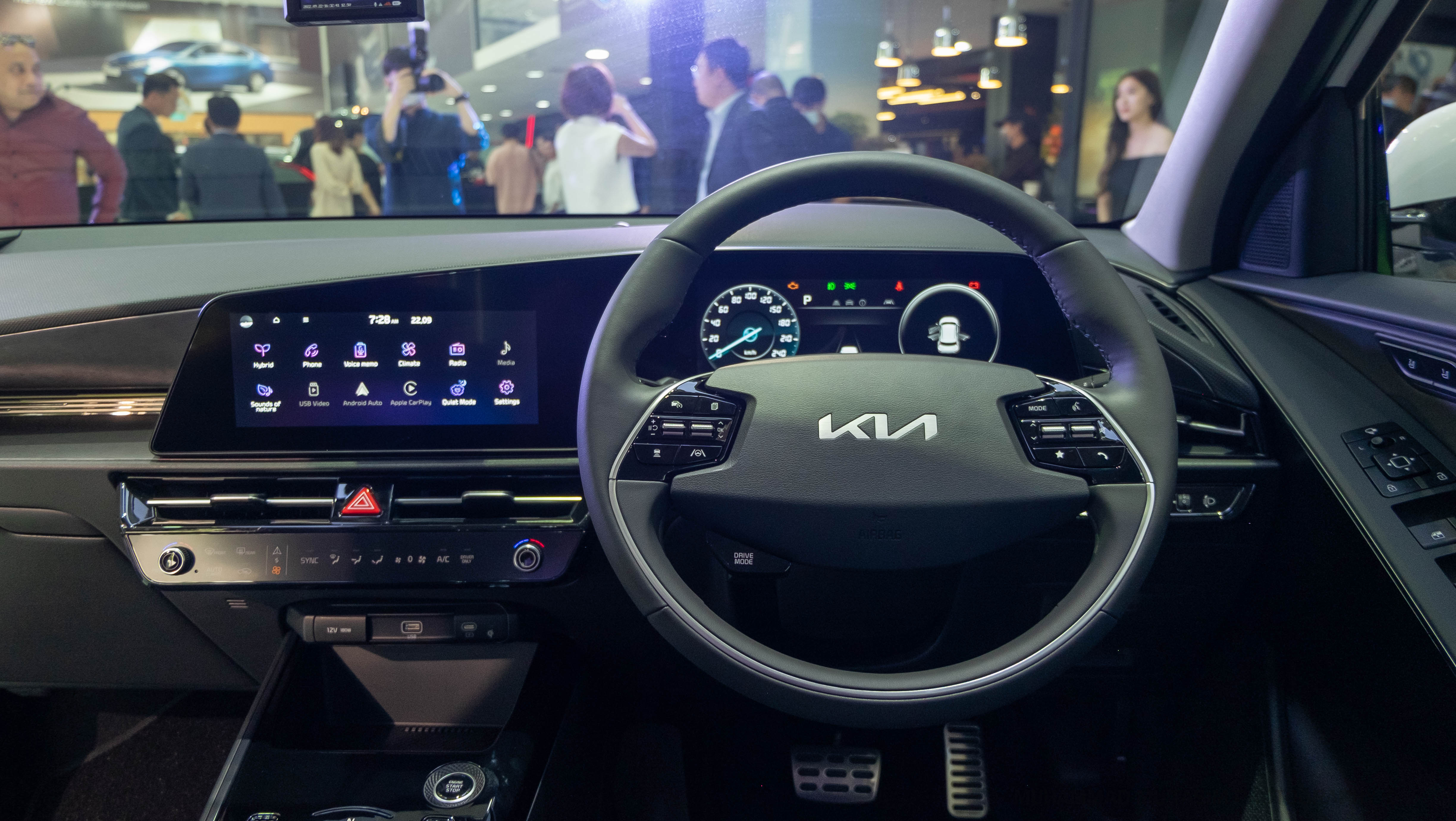 Redesigned Kia Niro Hybrid Unveiled With Raft Of Design And Material ...