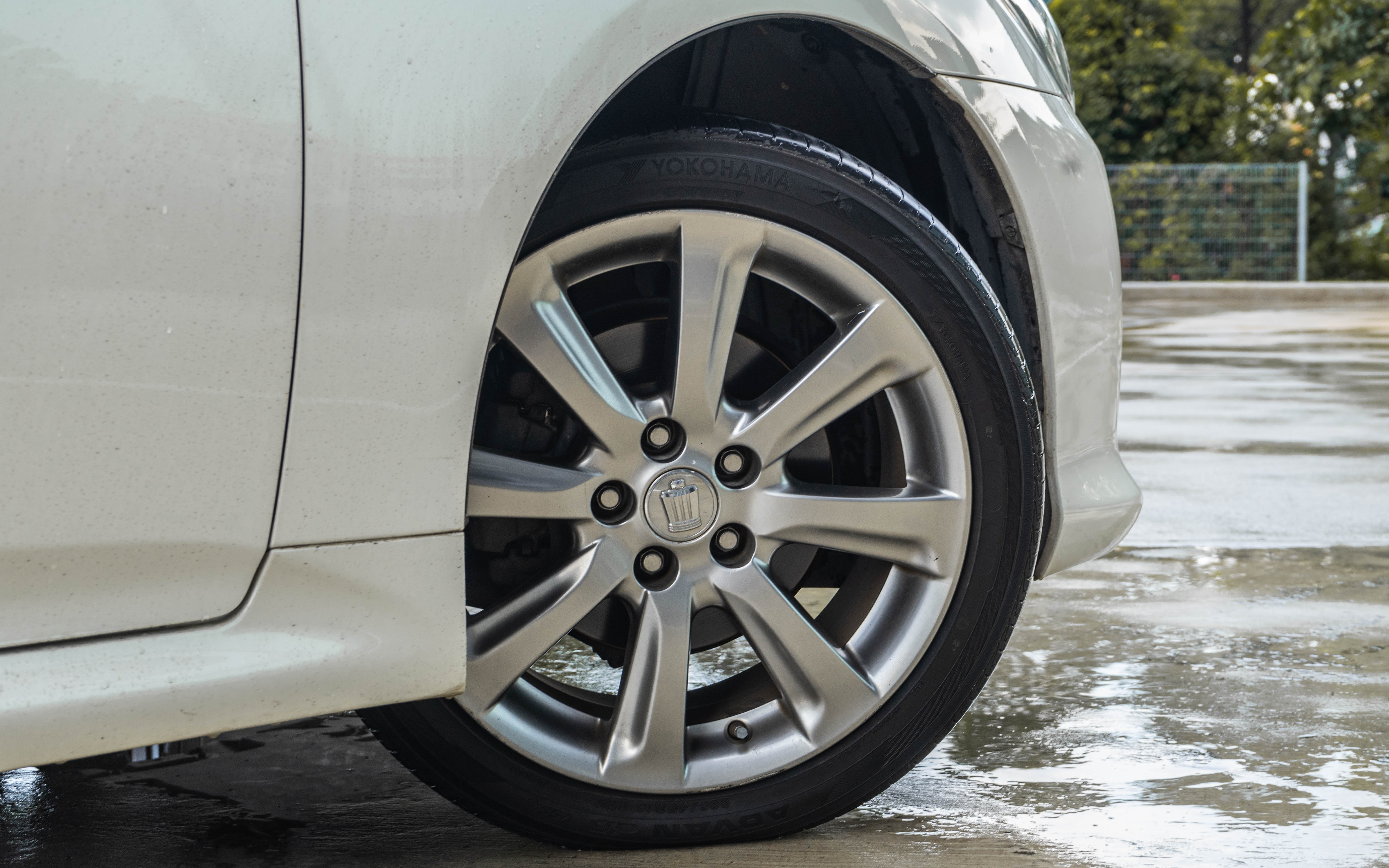 Motorist Car Buyer's Guide: Toyota Crown Athlete | Articles | Motorist Singapore