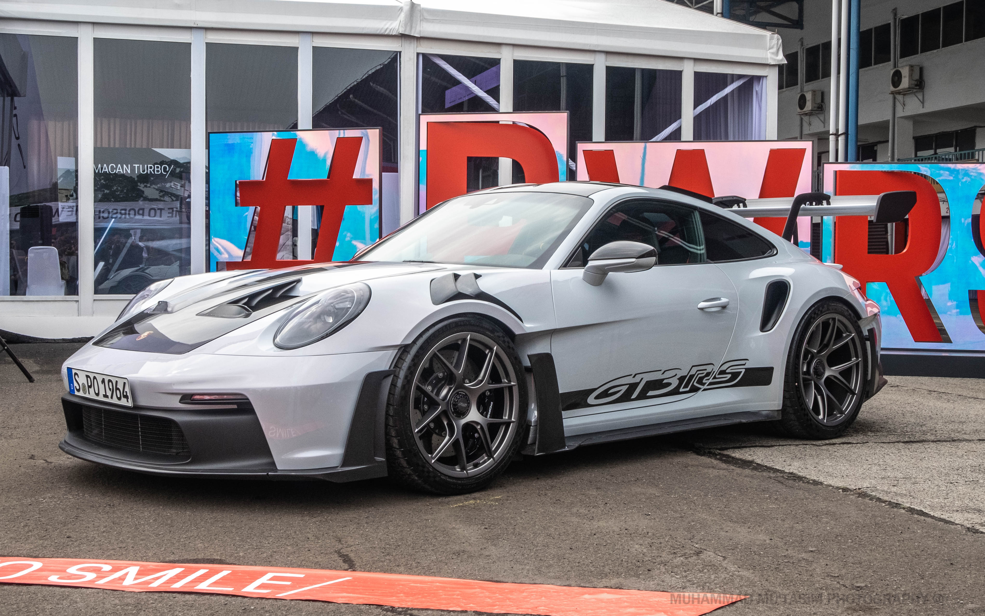 Porsche's Ultimate Track Weapon is Back: All-New 911 GT3 RS Makes ...