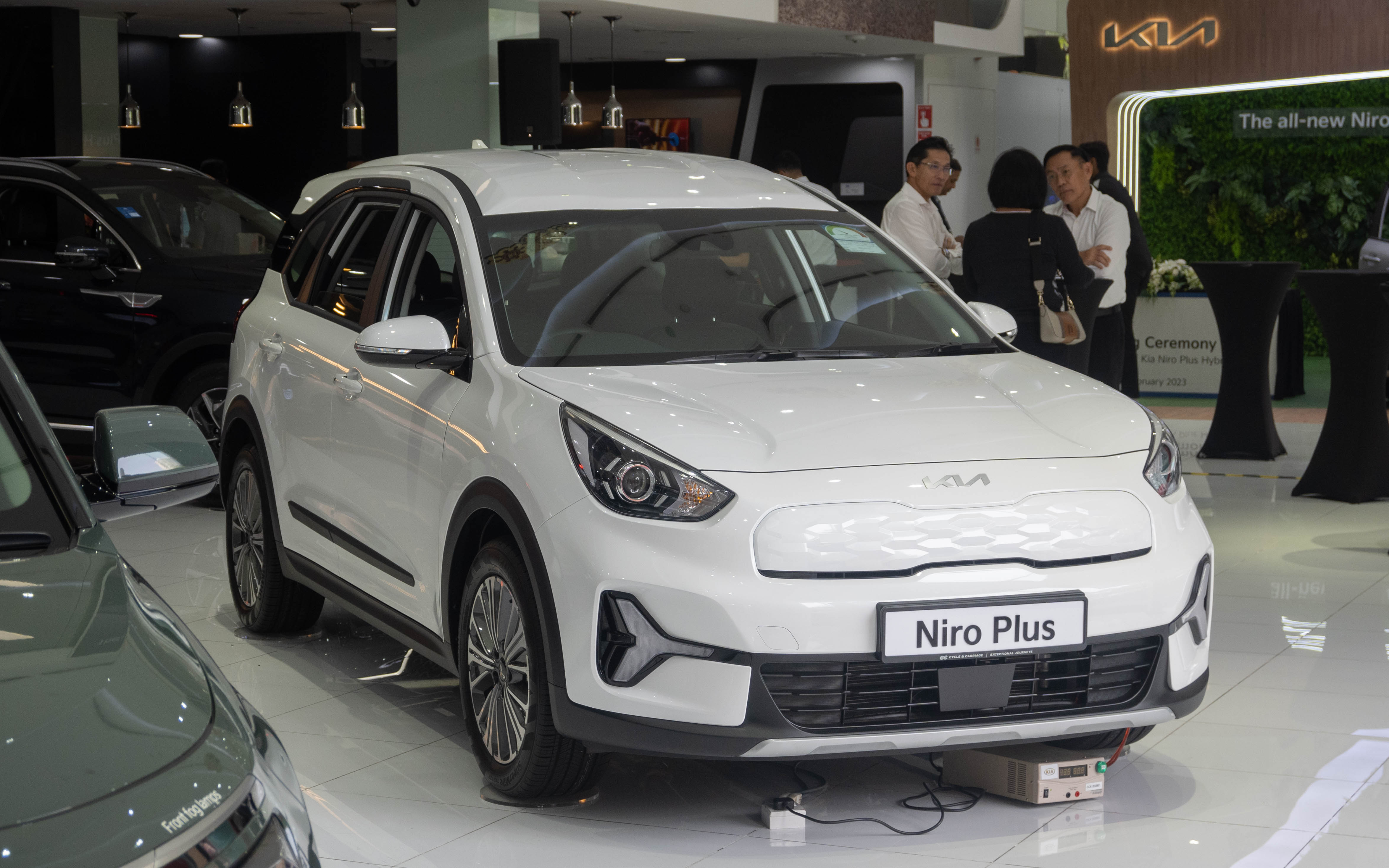 Kia Singapore Signs Agreement to Supply Premier With All-New Kia Niro ...
