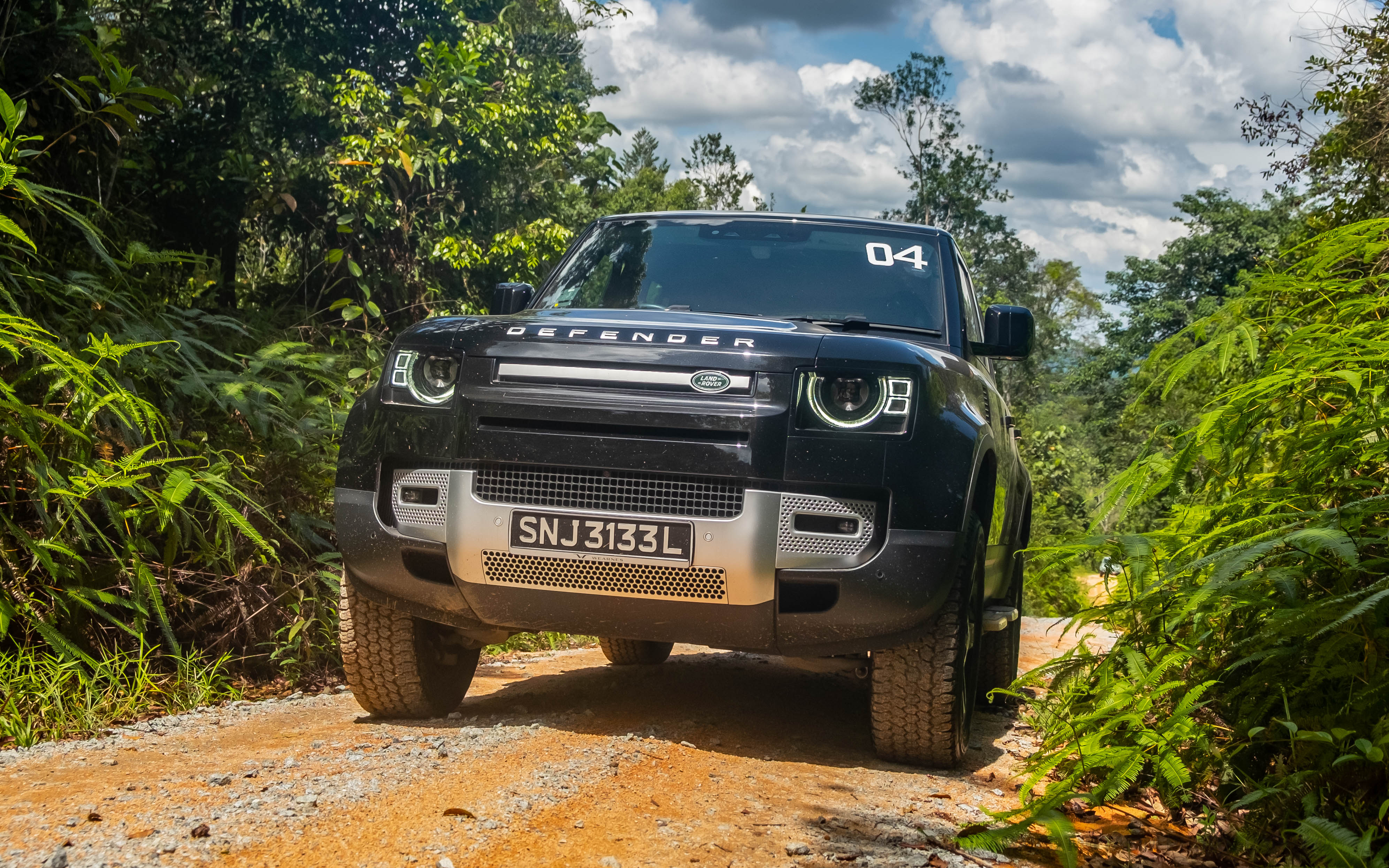 Defending Its Title: The New Land Rover Defender Shows Us How It's Done ...