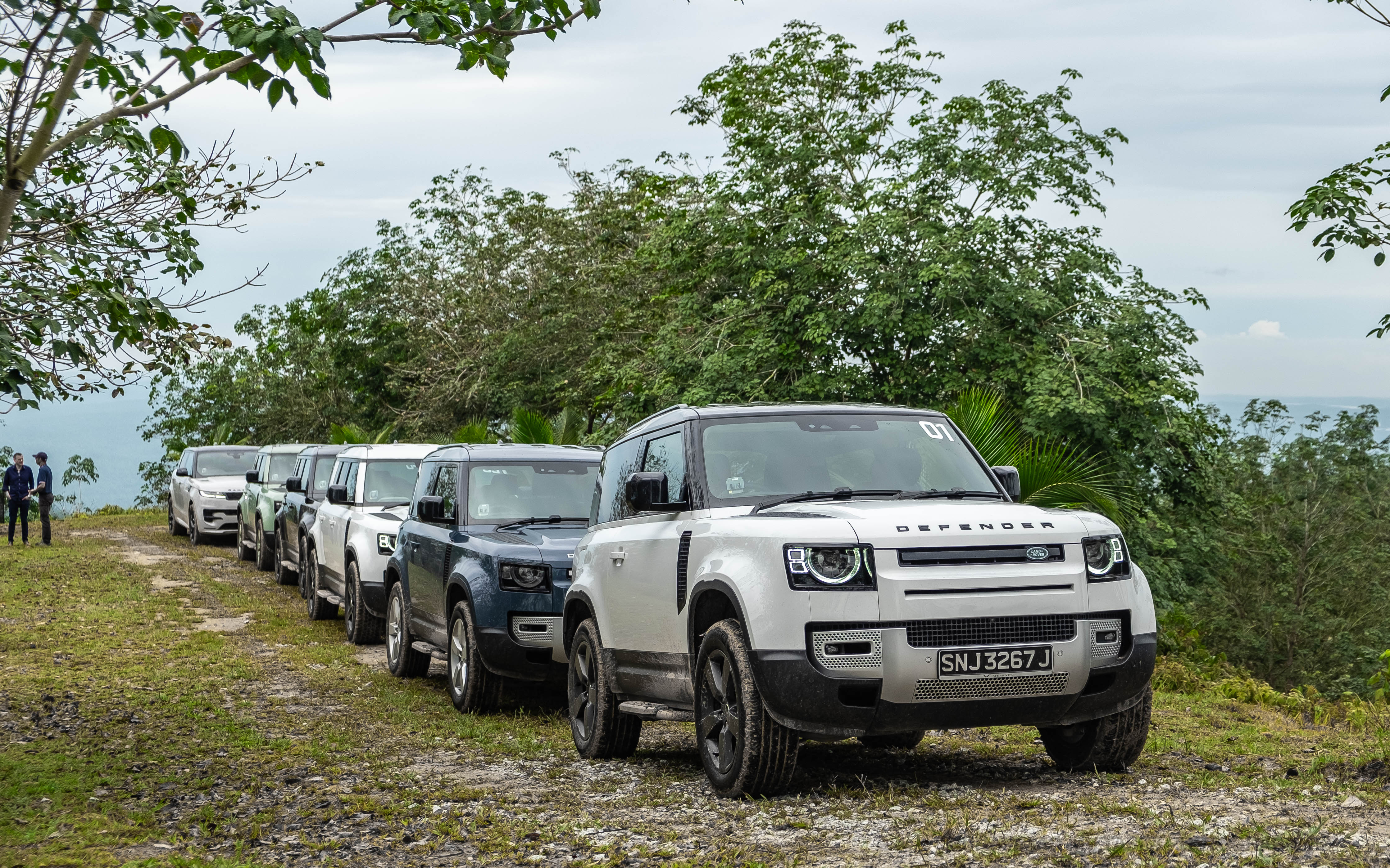 Defending Its Title: The New Land Rover Defender Shows Us How It's Done ...
