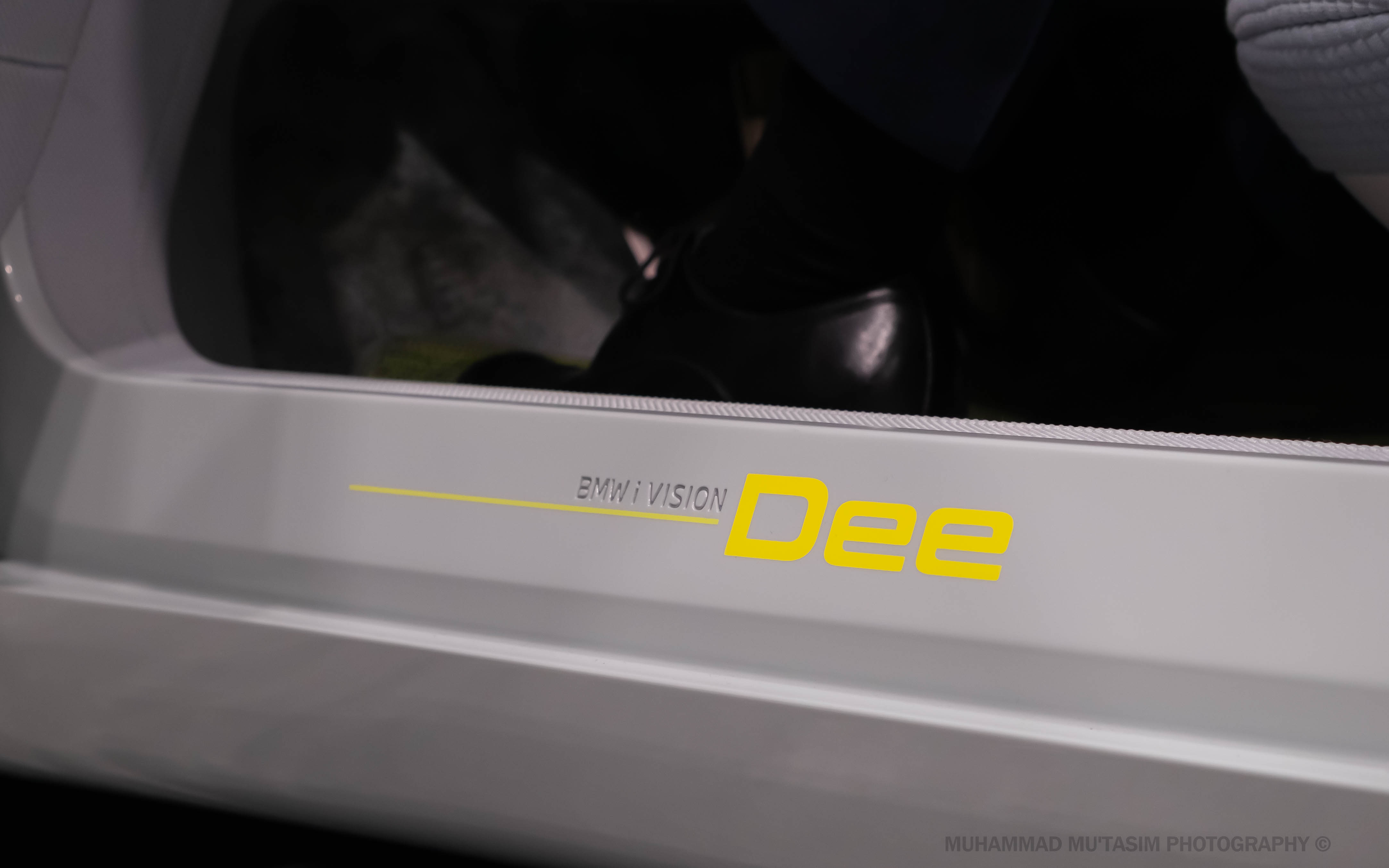 Say Hello to the Future: BMW i Vision Dee Concept Car Arrives in ...