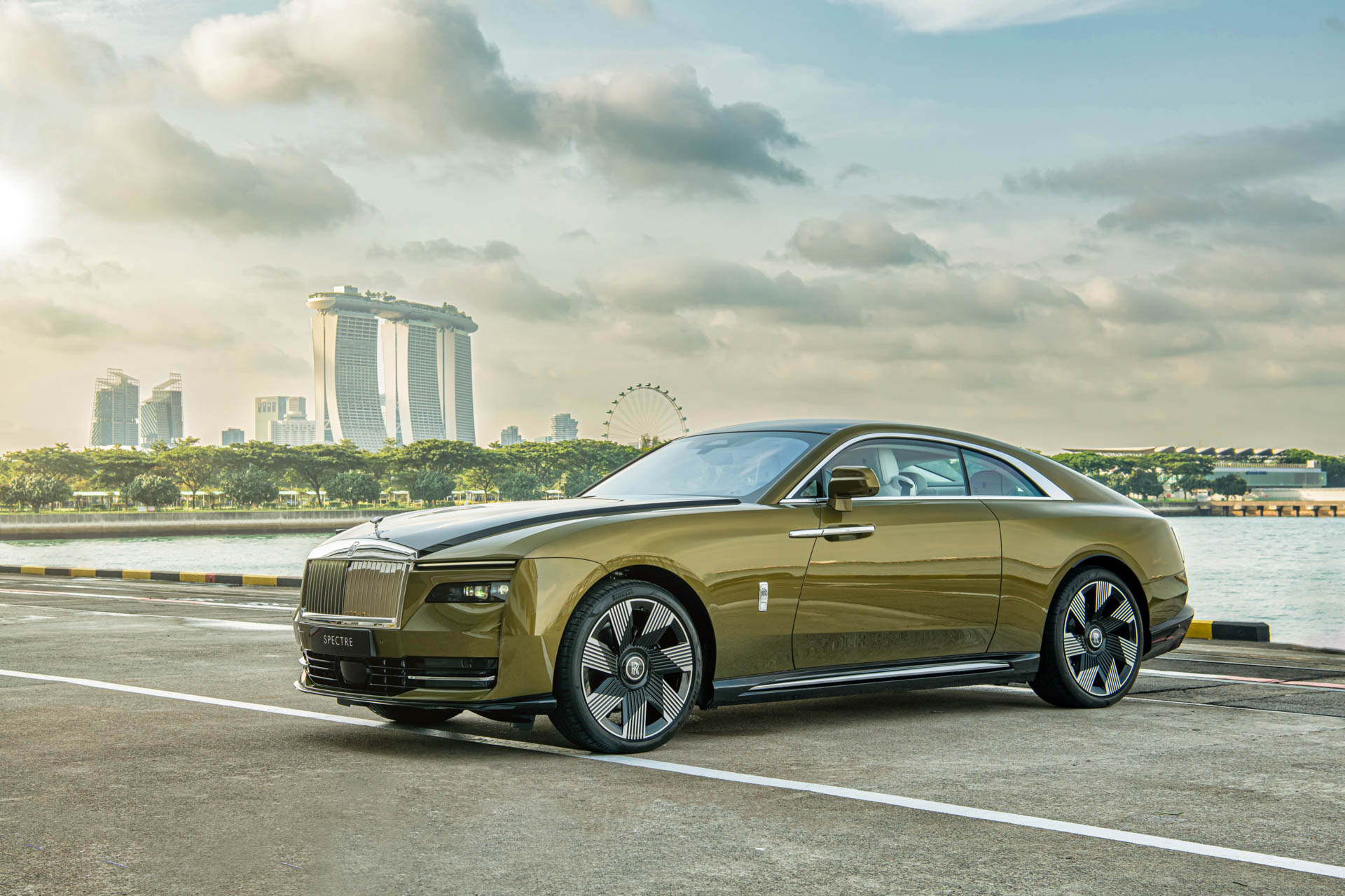 Rolls-Royce Ushers in a New Era of Mobility With Launch of All-Electric ...