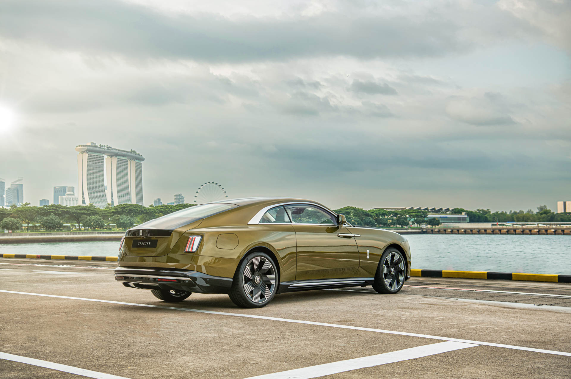 Rolls-Royce Ushers in a New Era of Mobility With Launch of All-Electric ...